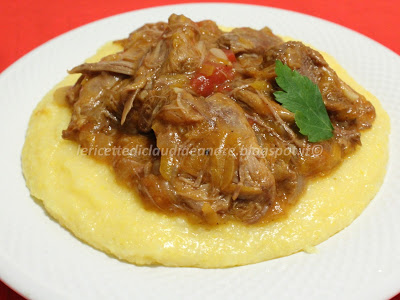 Anatra alla cipolla su letto di polenta | Ricetta ed ingredienti dei ...