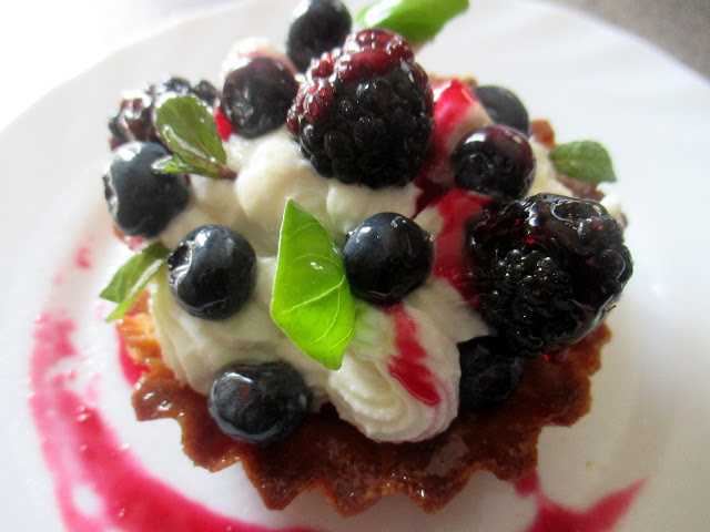 PATE SABLE BRETON WITH RICOTTA CHEESE, TRENTIN APPLES AND WILD BERRIES ...
