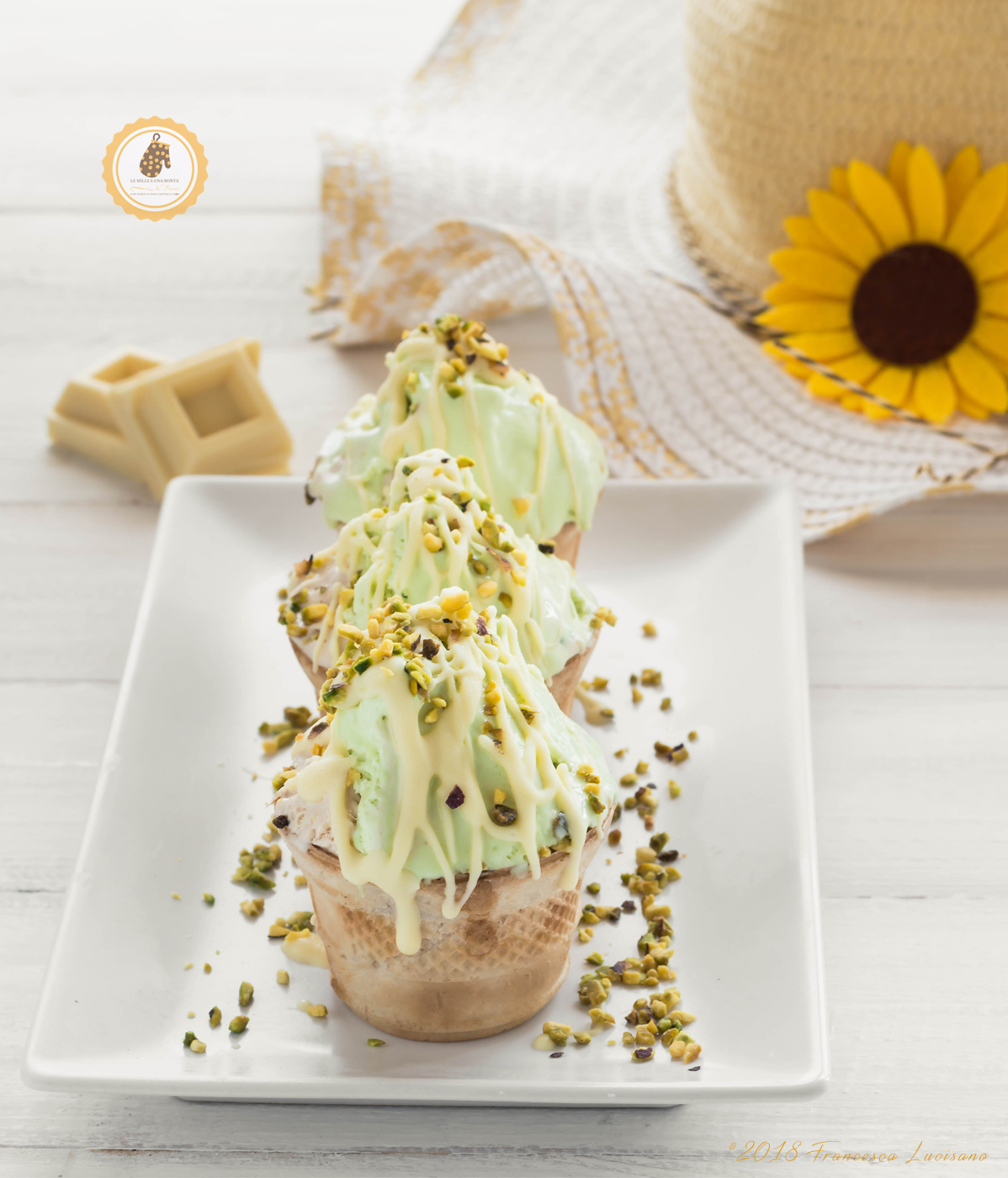 Coppette di gelato con cioccolato bianco e pistacchi | Ricetta ed ...
