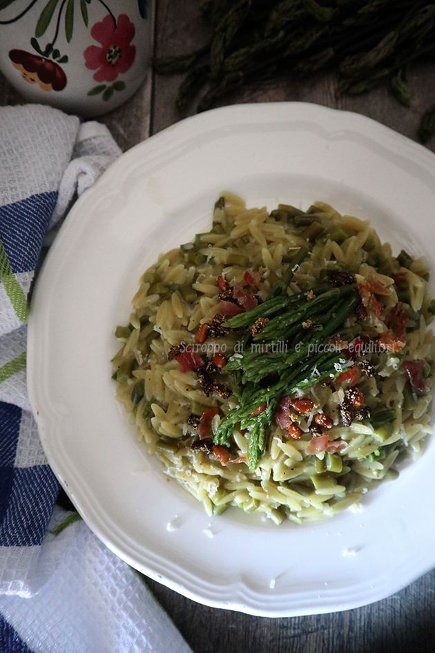 Risoni con asparagi selvatici, pinoli e prosciutto croccante | Ricetta ...