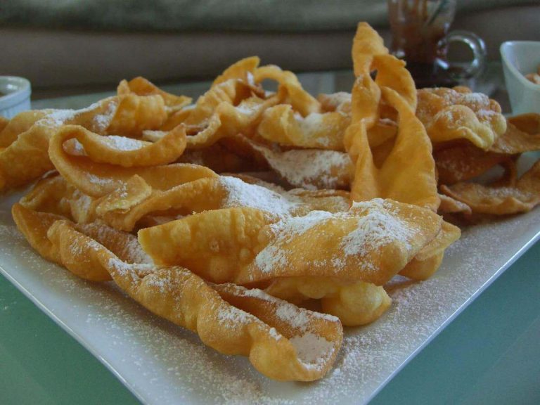 Crostoli veneti di Carnevale: la ricetta della nonna | Ricetta ed ...