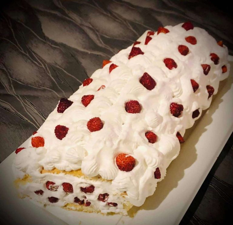 Tronchetto panna e fragoline facile e di figura | Ricetta ed ...