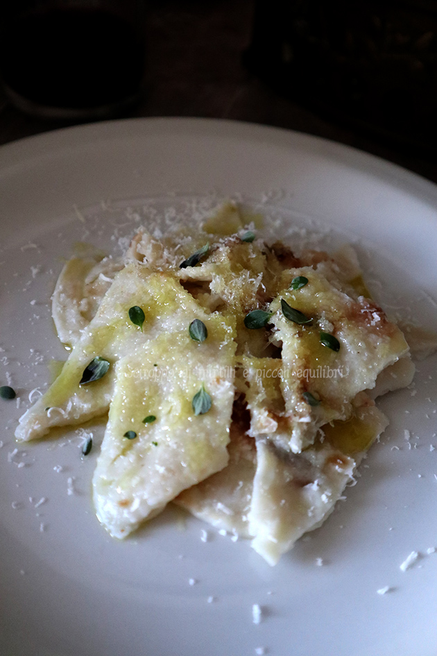 Testaroli con olio extra vergine di oliva, pecorino e maggiorana ...